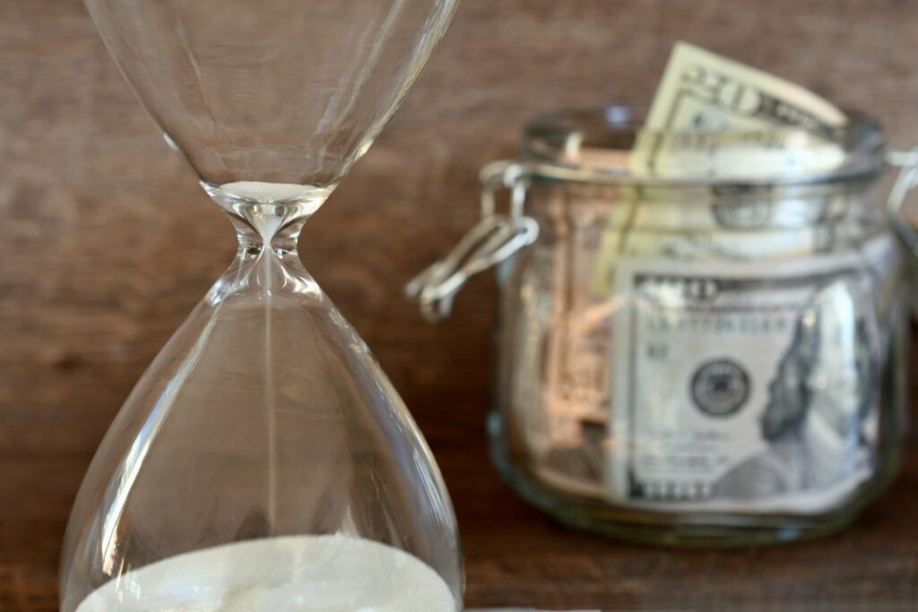 How Does a Roth IRA Grow? Interest, Compounding & 2025 Limits